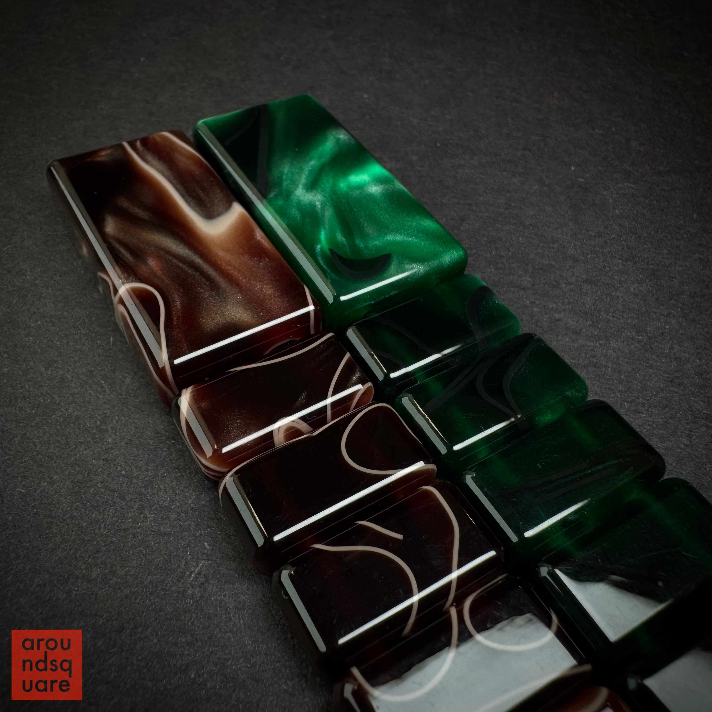 Podushka Chetki - Acrylic Editions – aroundsquare.io